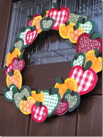 RootsAndWingsCo: Autumn Fun-Apple Garland or Wreath